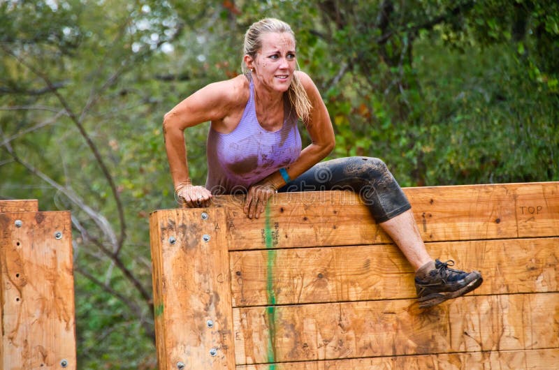 Mud run race editorial image. Image of obstacle, participant - 33331510