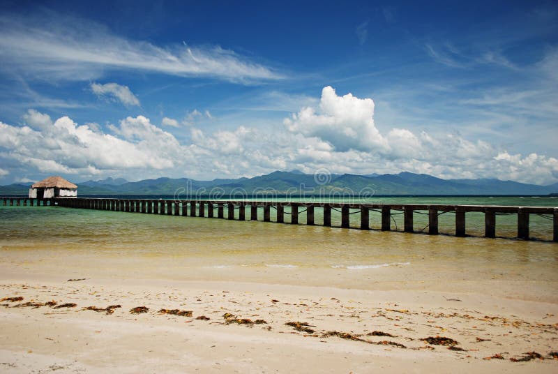 Muelle Tropical De La Playa Foto de archivo - Imagen de cubo, playa ...