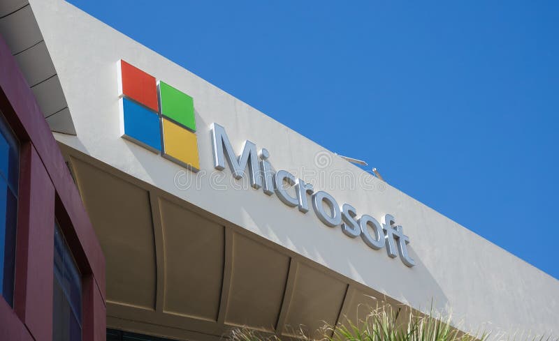 Muestra De Microsoft En El Edificio De Oficinas En Dubai Foto editorial ...