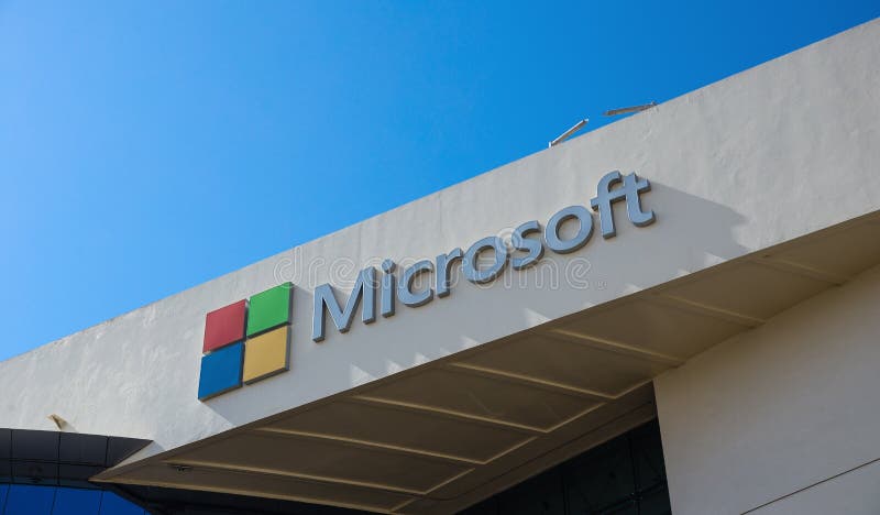 Muestra De Microsoft En El Edificio De Oficinas En Dubai Imagen ...
