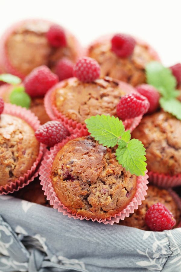 Muffins malinki zdjęcie stock. Obraz złożonej z ciasto - 23368742