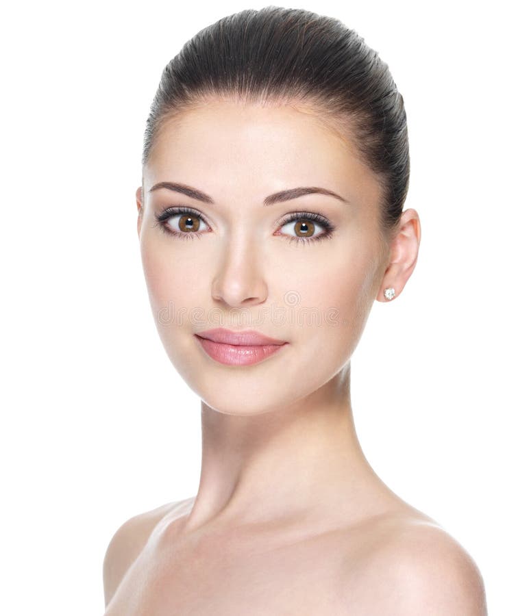 Rostro De Una Hermosa Mujer Con Un Peinado Moderno Y Maquillaje ...