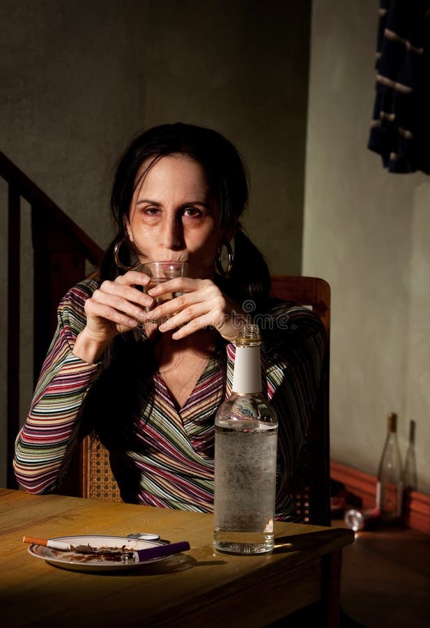 Mujer Alcohólica Fotos De Stock - Download 572 Fotos Libres de Derechos