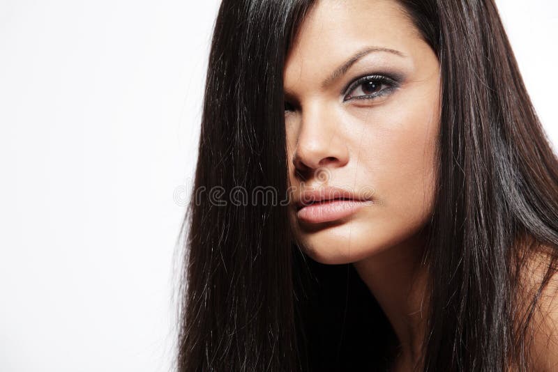 Mujer Atractiva Joven Con El Pelo Negro Largo. Foto de archivo - Imagen ...