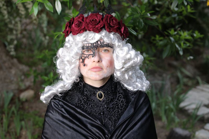 Mujer Barroca Con Pomposo Estilo Mascarada Foto de archivo - Imagen de ...