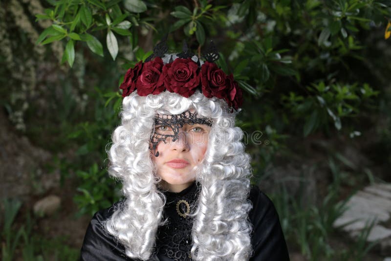 Mujer Barroca Con Pomposo Estilo Mascarada Foto de archivo - Imagen de ...