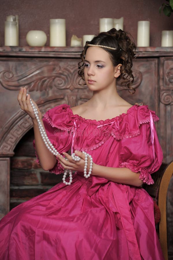 Mujer Barroca En Traje Histórico Imagen de archivo - Imagen de alineada ...