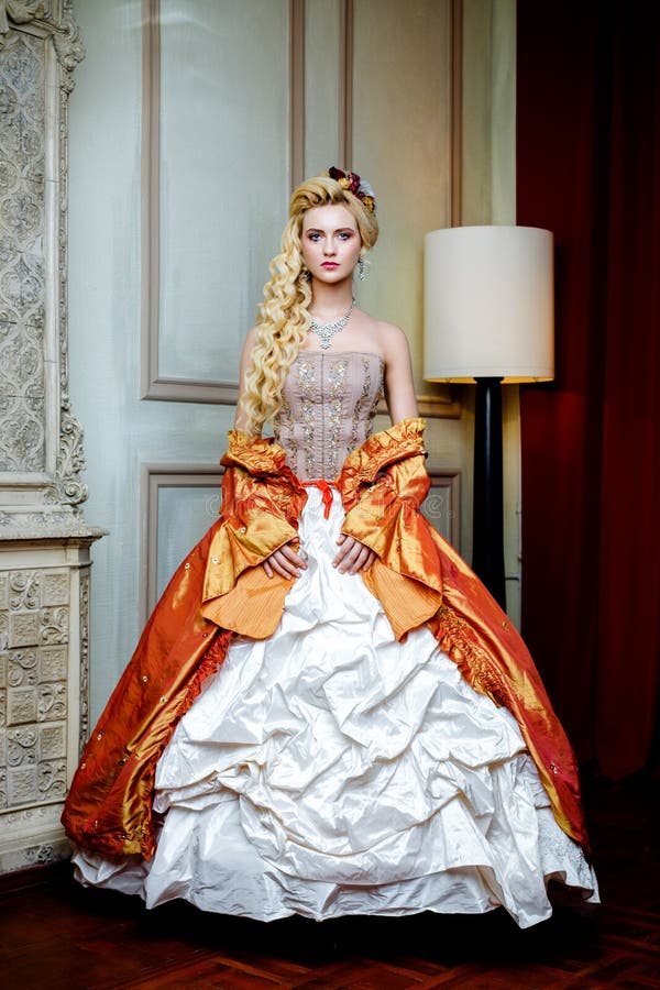 Mujer Barroca Retra De La Moda Foto de archivo - Imagen de hermoso ...