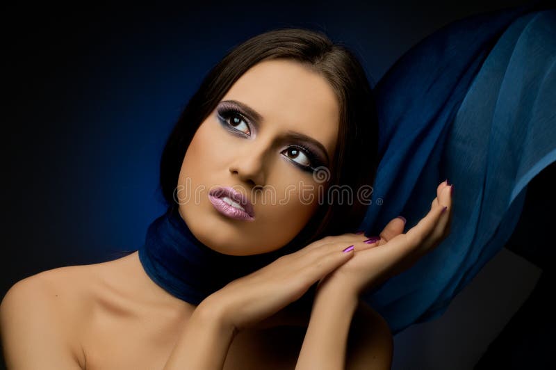 Mujer guapa imagen de archivo. Imagen de bufanda, semejanza - 17428589