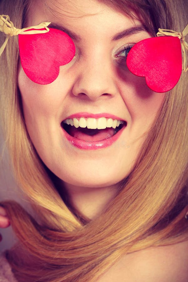 Hombre cegado por el amor imagen de archivo. Imagen de valentinas ...