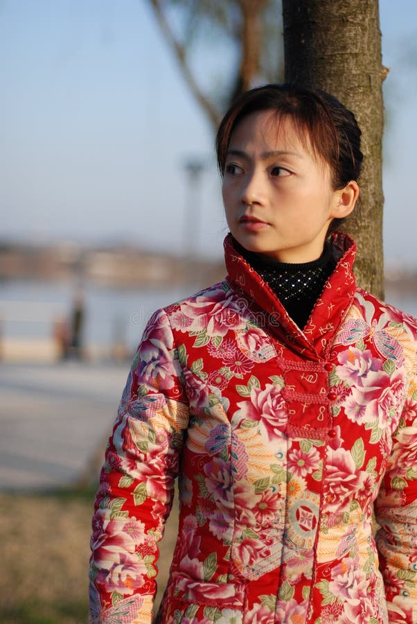 Hermosa mujer china foto de archivo. Imagen de coloreado - 10947908