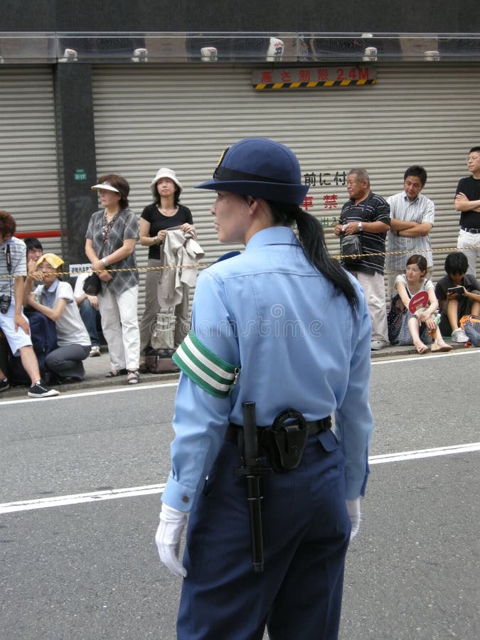 Mujer De La Policía En Japón Foto editorial - Imagen de muchedumbre ...