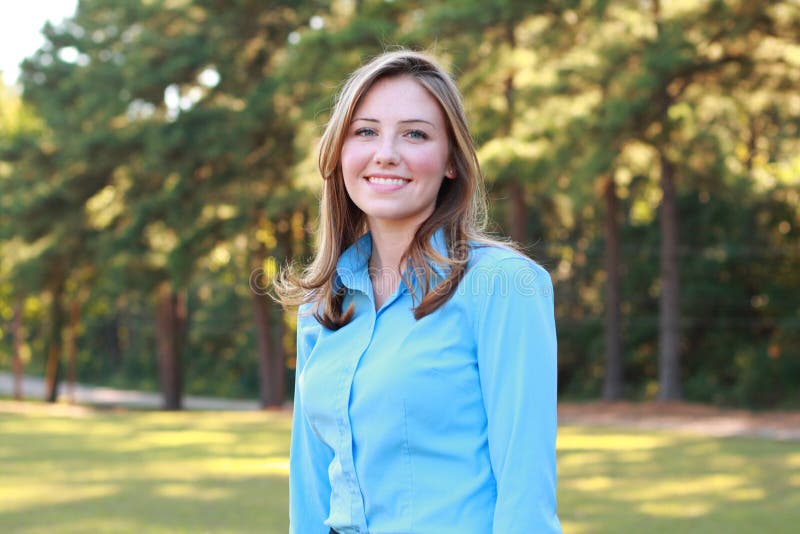 Mujer Profesional Que Trabaja En Oficina Imagen de archivo - Imagen de ...