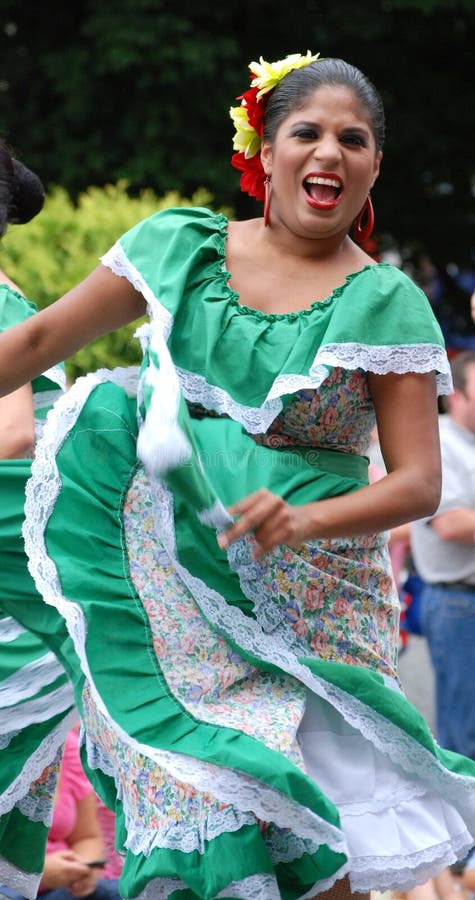 Mujer De Puerto Rico En Folkmoot Los E.E.U.U. Imagen de archivo ...