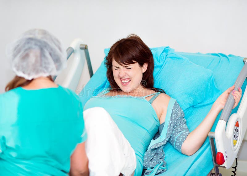 Mujer embarazada en parto imagen de archivo. Imagen de maternidad ...