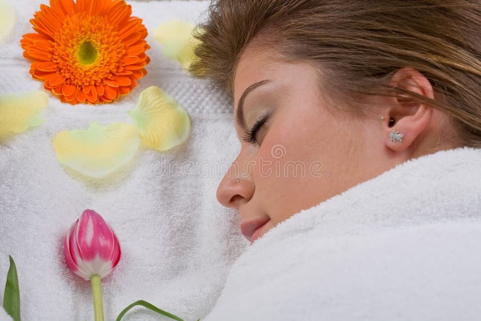 Mujer en balneario imagen de archivo. Imagen de sala, cara - 3595863