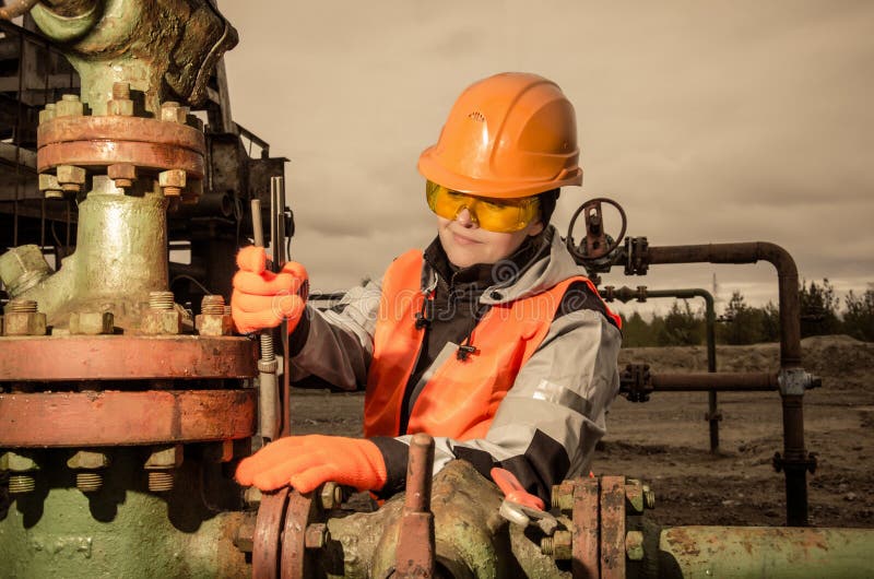 Proceso De Trabajo En Pozo De Petróleo Foto de archivo - Imagen de ...