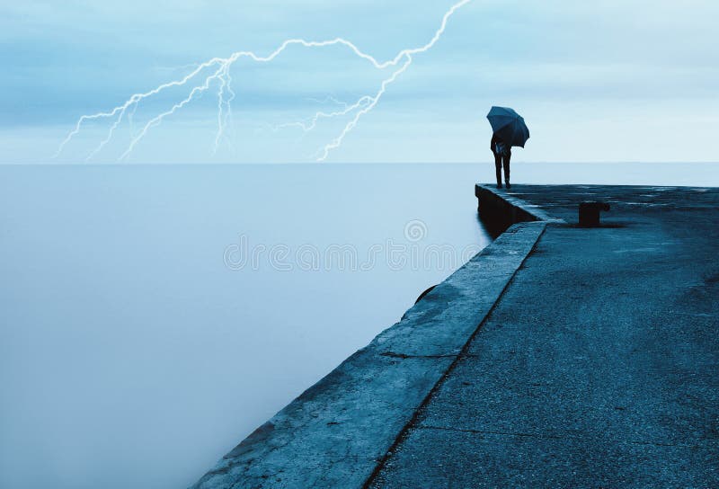Mujer en el muelle imagen de archivo. Imagen de resorte - 15170349