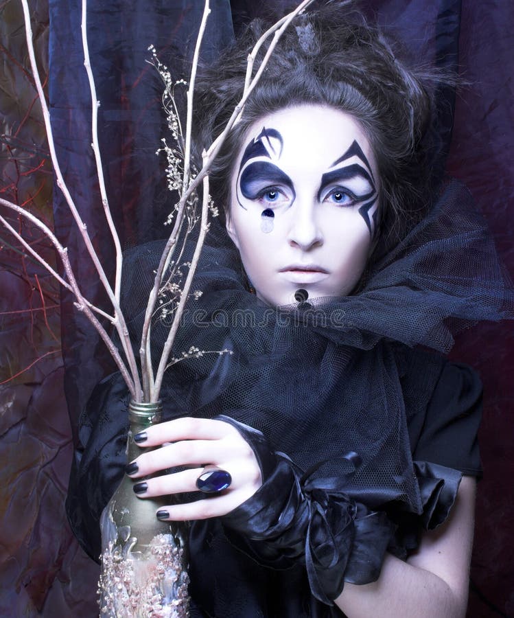 Mujer en negro foto de archivo. Imagen de negro, oscuro - 32388212