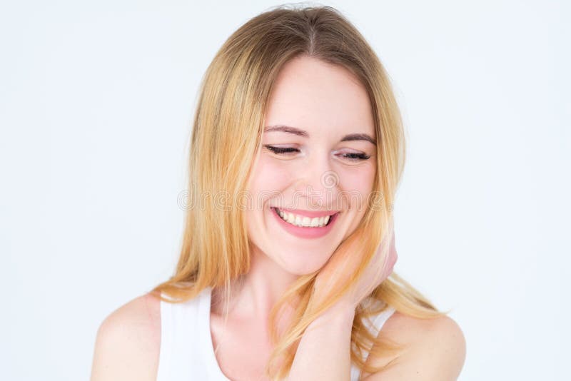 Mujer Contenta Sonriente Bonita Feliz De La Cara De La Emoción Imagen ...