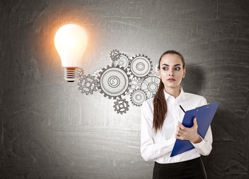 Mujer Estricta Cerca De La Bombilla Imagen de archivo - Imagen de ...