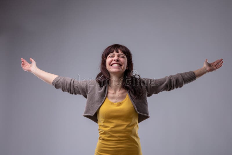 Mujer Exaltada Feliz Que Celebra Imagen de archivo - Imagen de ...