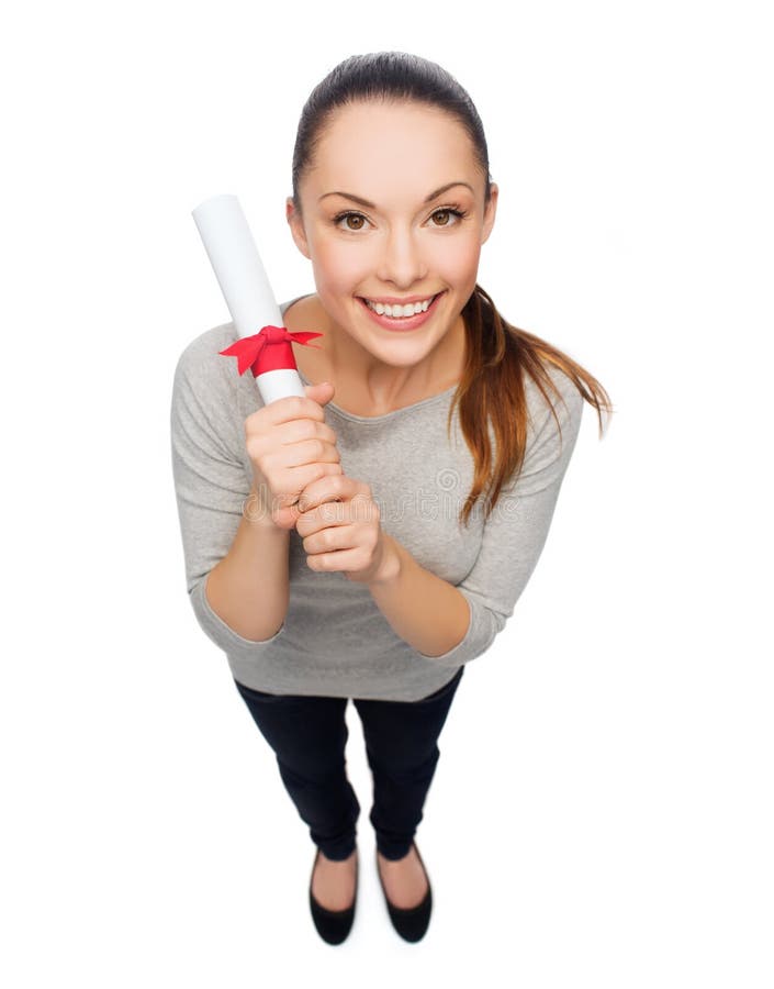 Mujer feliz con el diploma imagen de archivo. Imagen de feliz - 36704095