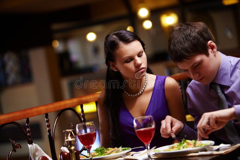 Mujer hambrienta imagen de archivo. Imagen de almuerzo - 17787789