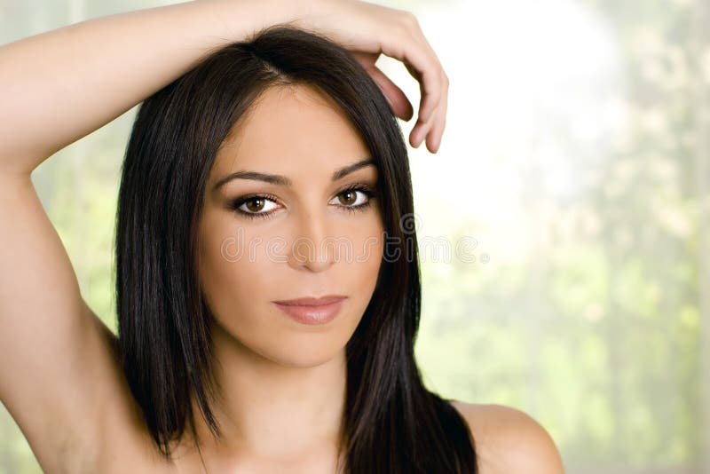 Mujer hermosa foto de archivo. Imagen de belleza, hispanico - 9710072