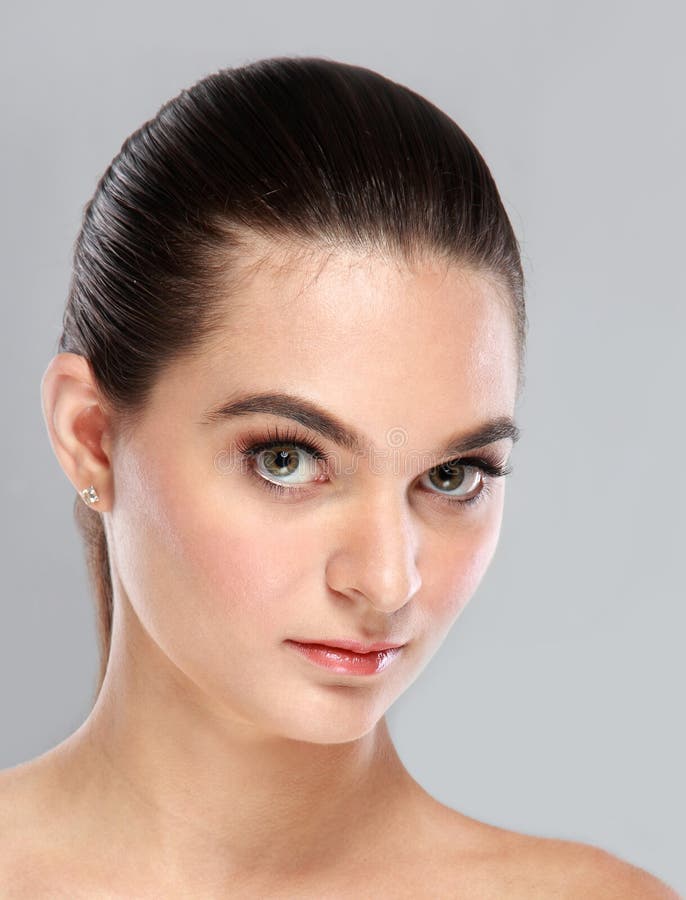 Mujer Hermosa Con El Pelo Atado Imagen de archivo - Imagen de cara ...