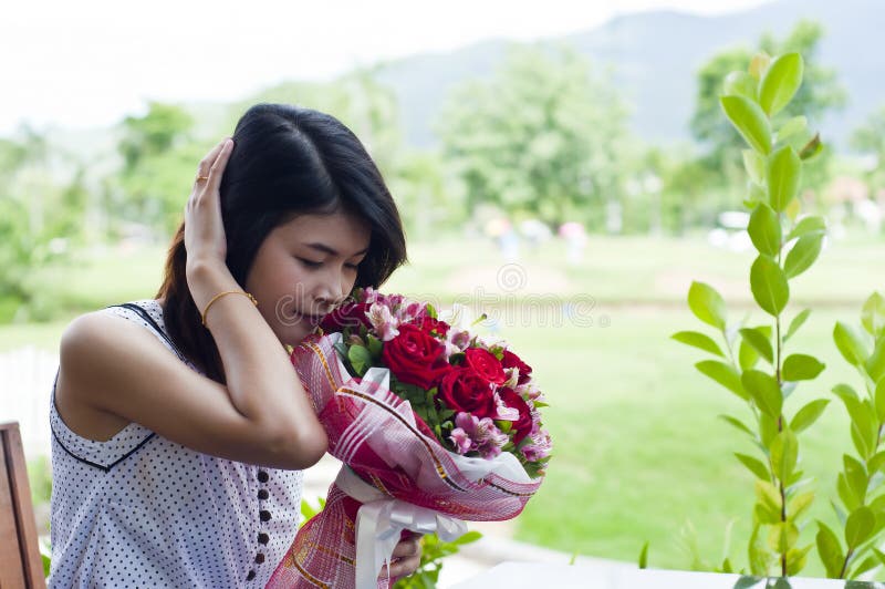 Mujer hermosa en amor. foto de archivo. Imagen de hermoso - 32569088