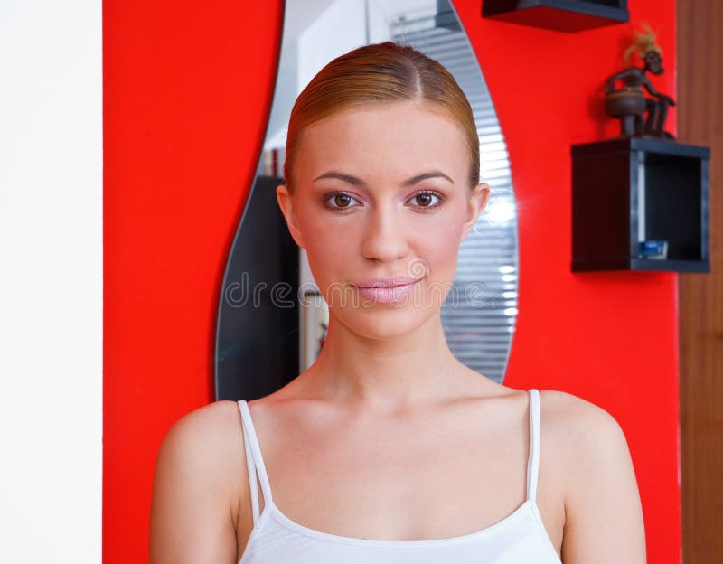 Mujer Joven Foto De Archivo Imagen De Lifestyle Hembra 13737398