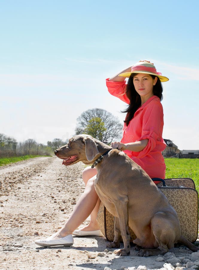 Mujer joven imagen de archivo. Imagen de bolso, bagaje - 24578499