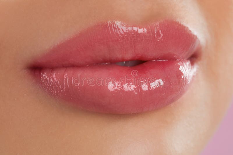 Mujer Joven Con Hermosos Labios Completos Foto de archivo - Imagen de ...