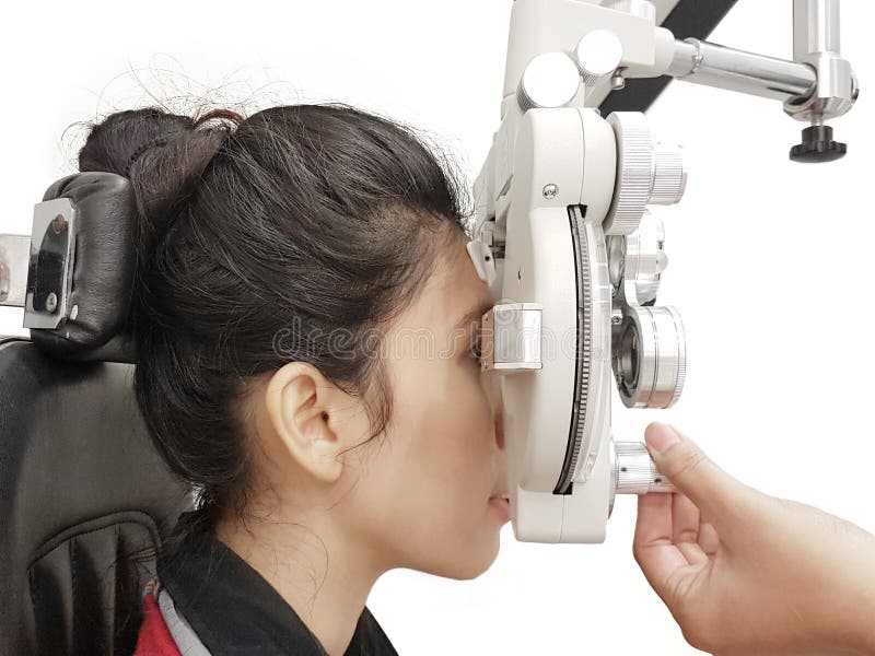 Optometrista En La Capa Blanca Que Sostiene Las Lentes Y La Lente De ...