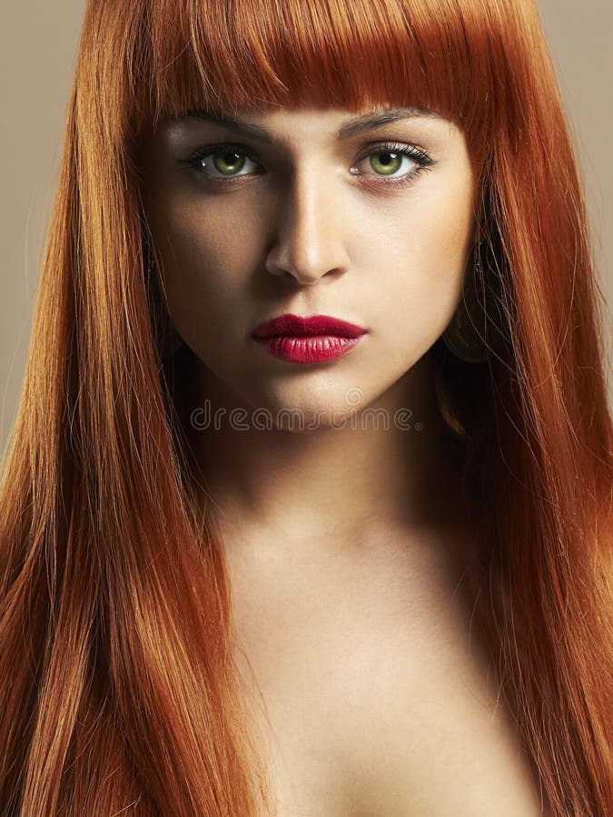 Mujer Joven Hermosa Del Pelo Rojo Imagen de archivo - Imagen de ...