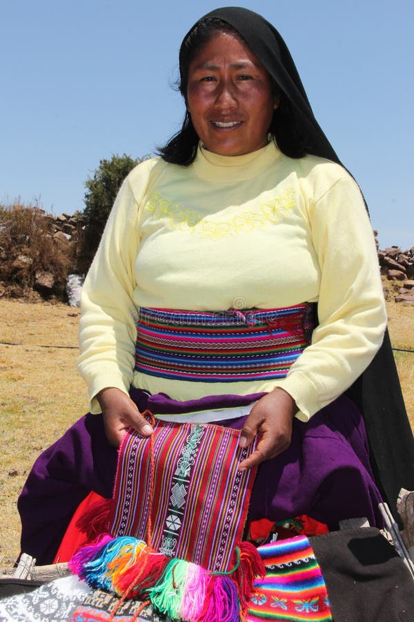 Mujer Peruana En Ropa Tradicional Foto editorial - Imagen de danza ...