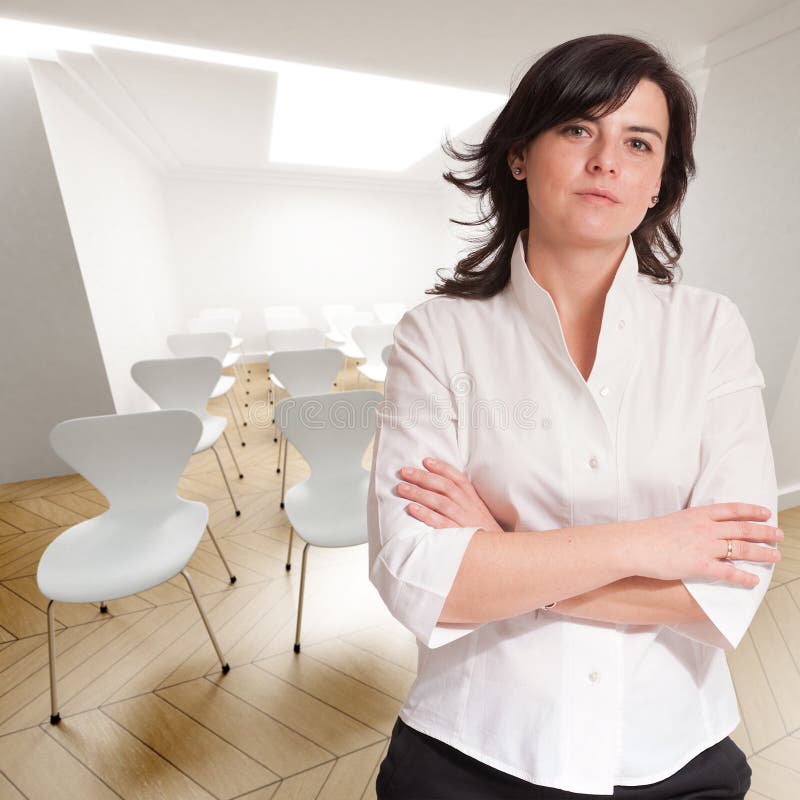 Mujer Profesional En La Sala De Conferencias Foto de archivo - Imagen ...
