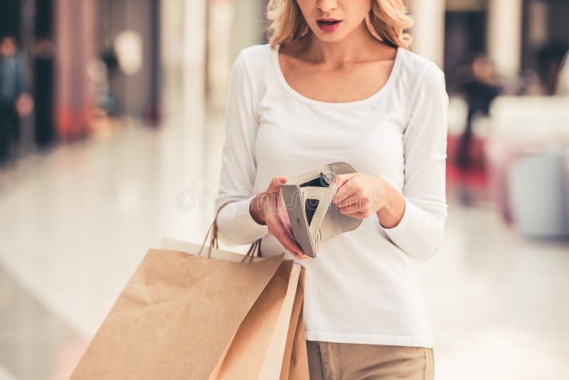 Mujer que hace compras imagen de archivo. Imagen de ropa - 88601769