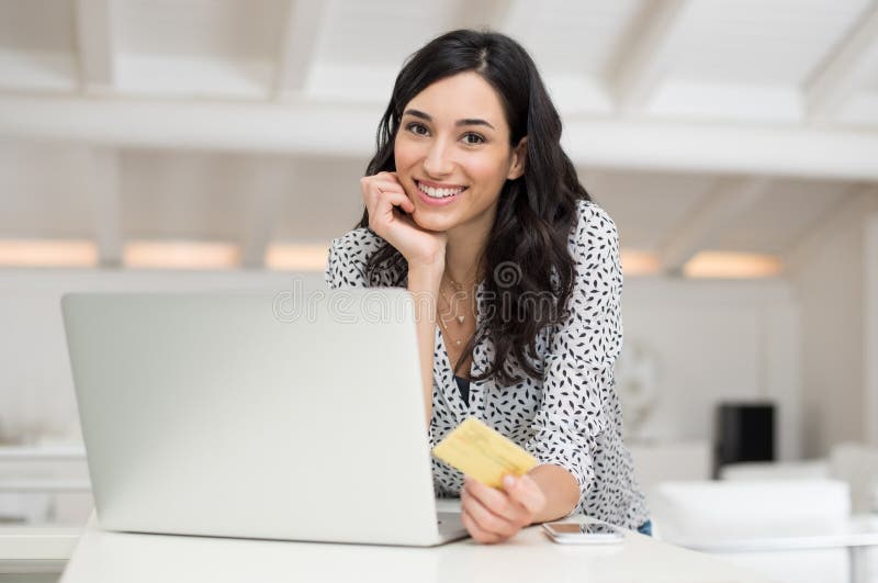 Mujer Que Hace Compras En Línea Imagen de archivo - Imagen de feliz ...