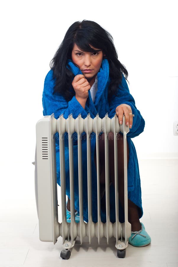 Mujer que tiembla en casa imagen de archivo. Imagen de casero - 16554641