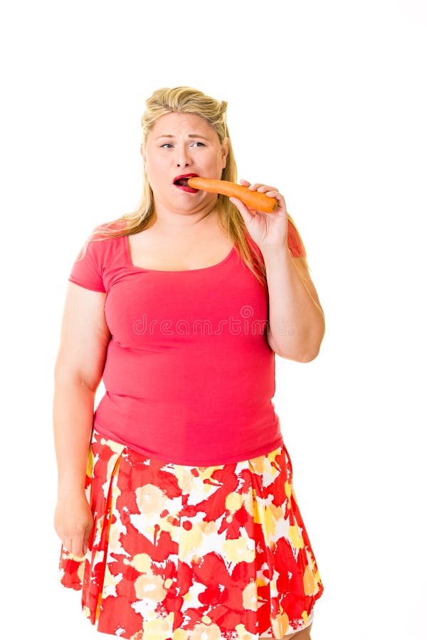 Mujer Rubia Gorda Joven Que Come La Zanahoria Cruda Foto de archivo ... Mujer Rubia Gorda Joven Que Come La Zanahoria Cruda Foto de archivo ...