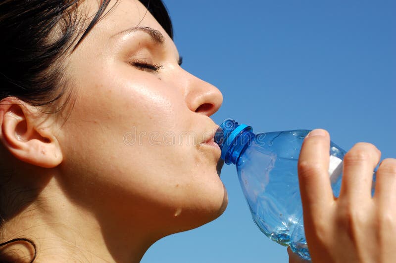 Mujer sedienta #7 foto de archivo. Imagen de aptitud, belleza - 2619076