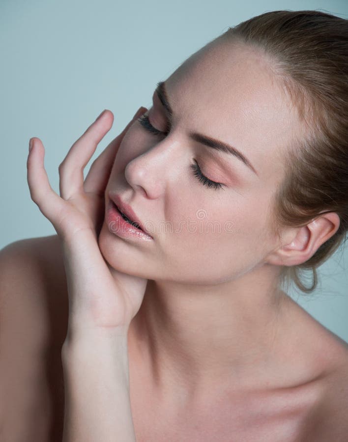 Mujer sensual imagen de archivo. Imagen de aislado, pelo - 32311515