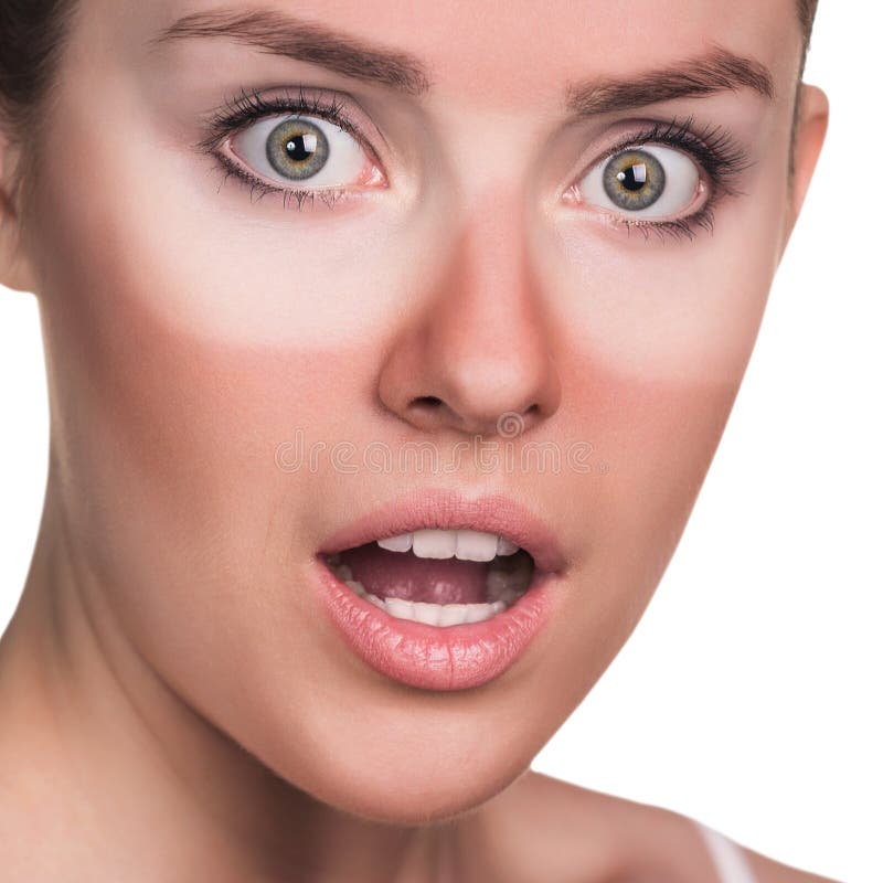Mujer Sorprendida Jóvenes Con La Cara Bronceada Foto de archivo ...