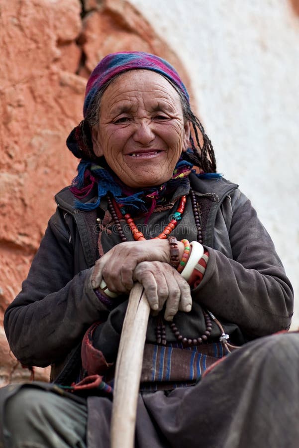 Mujer tibetana foto de archivo editorial. Imagen de cultura - 23894738