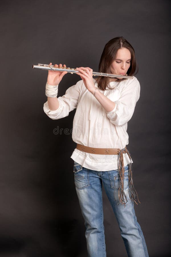 Mujer tocando la flauta imagen de archivo. Imagen de hembra - 242522937