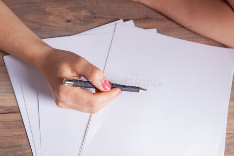 Mujer Tomando Notas En Papeles Imagen de archivo - Imagen de ...