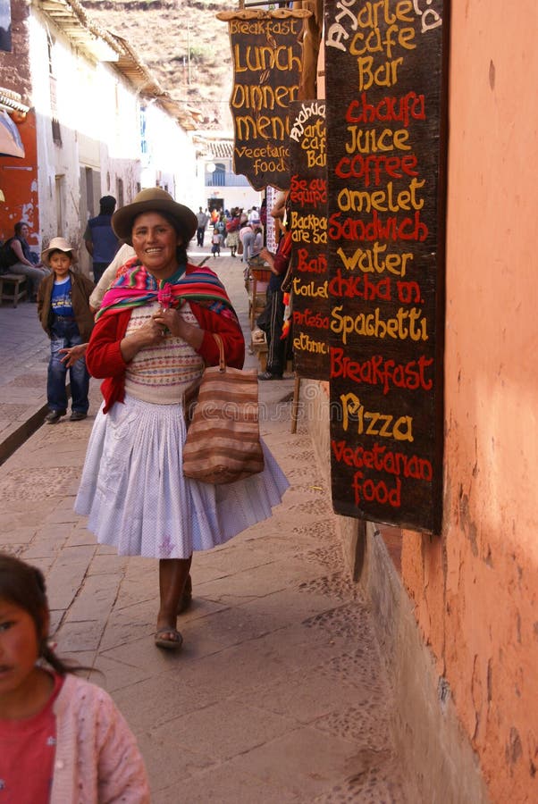 Mujer Y Niños Indios Quechuas Imagen de archivo editorial - Imagen de ...