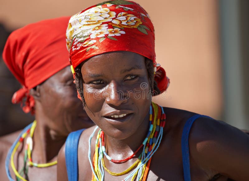 Mujeres angolanas foto editorial. Imagen de gente, étnico - 19606046